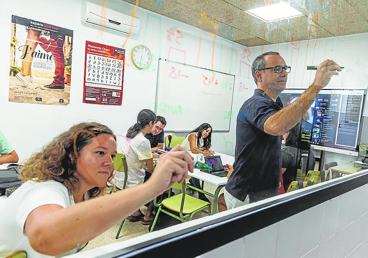 La Escuela de Idiomas de Cartagena implanta un novedoso sistema para enseñar a través de dibujos ...