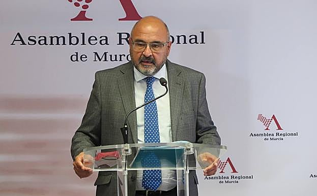 Víctor Serrano, nuevo director general del Mar Menor, y María Cruz ...