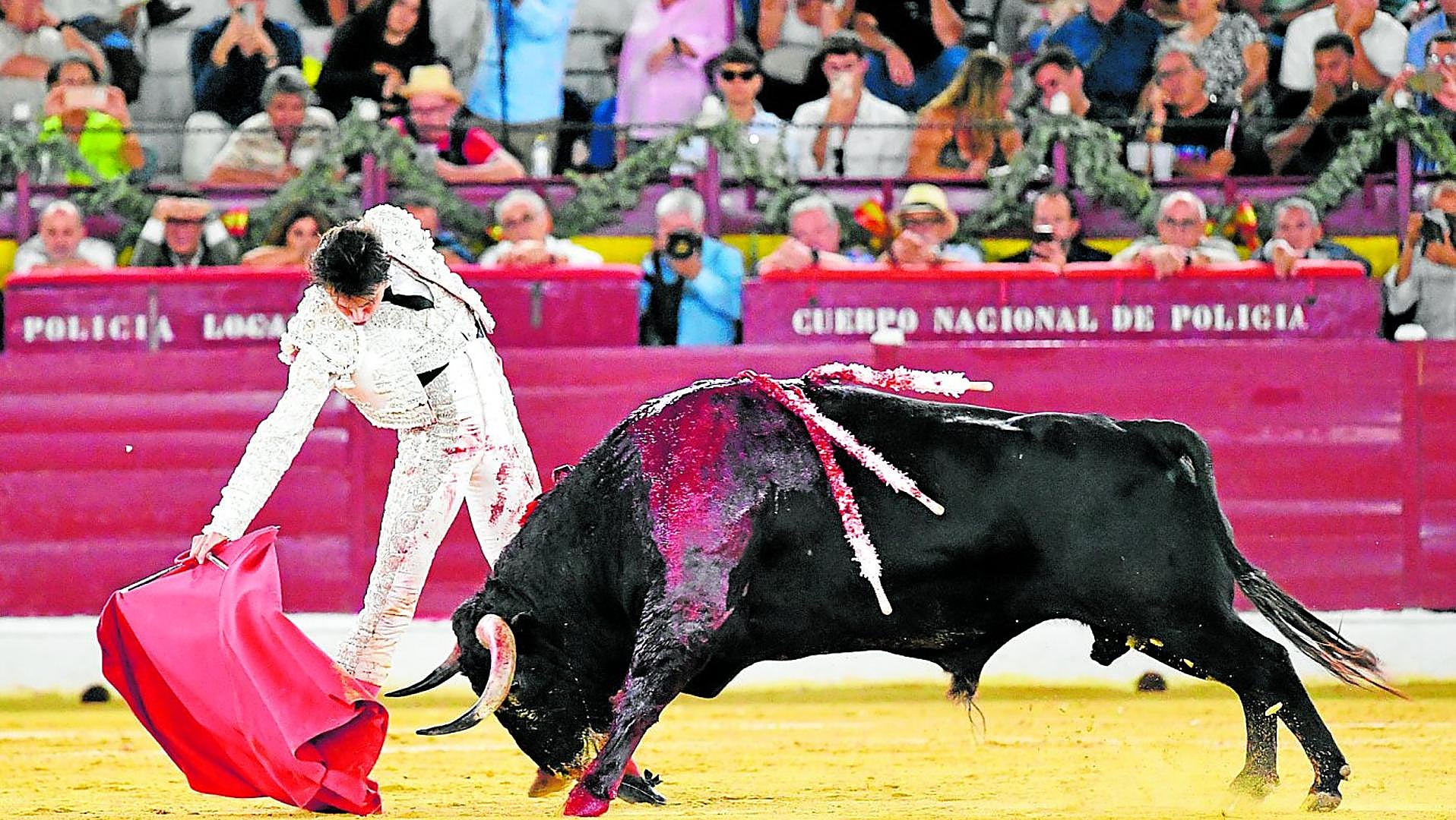 Triunfal tarde de toros en La Condomina con la terna y el mayoral a ...