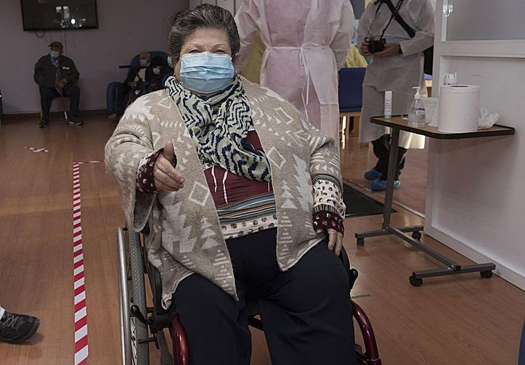 Muere Josefa Martínez, la mujer que recibió la primera dosis de la ...