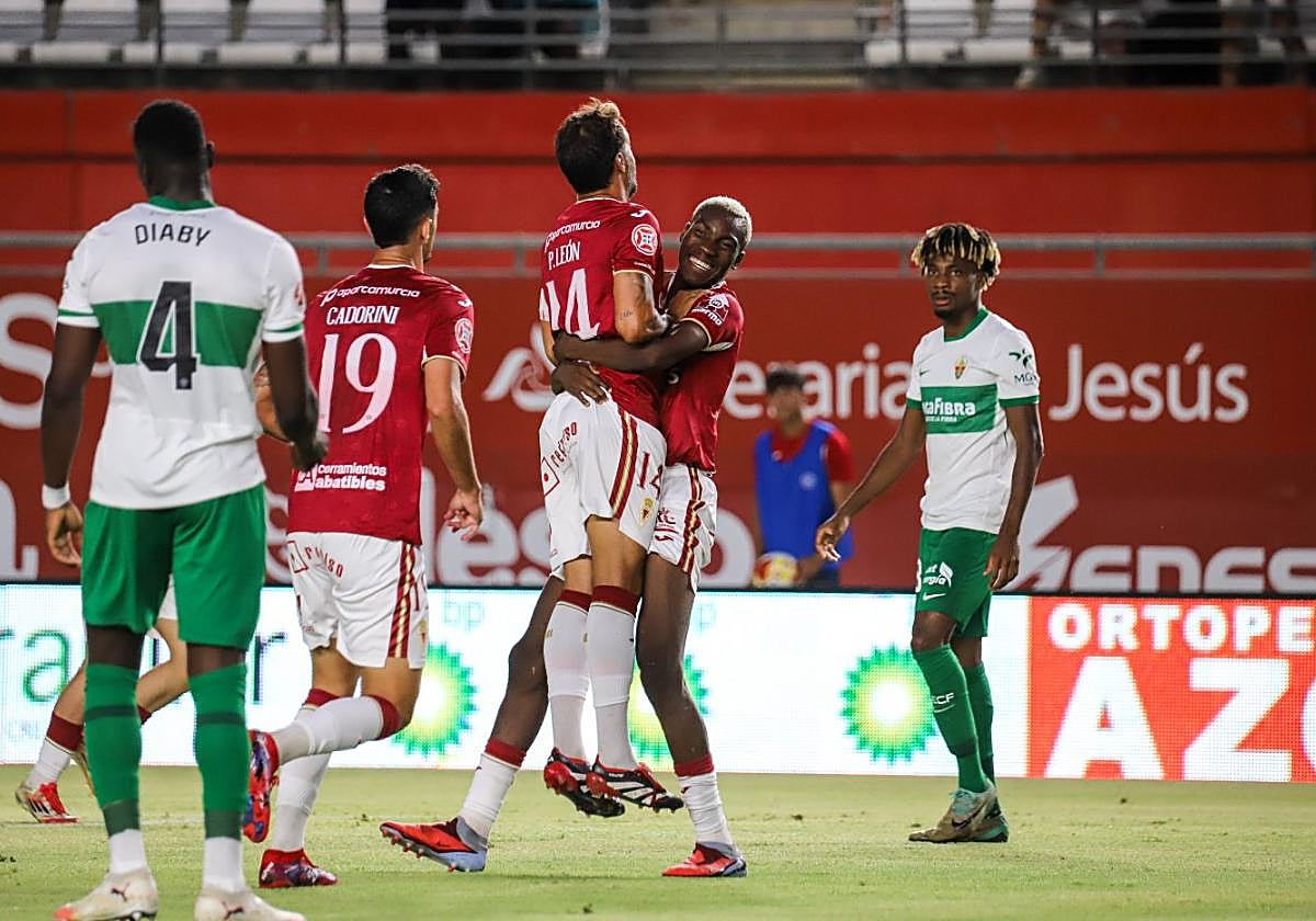 El Real Murcia se agarra al Enrique Roca con nueva vida y nuevas ...
