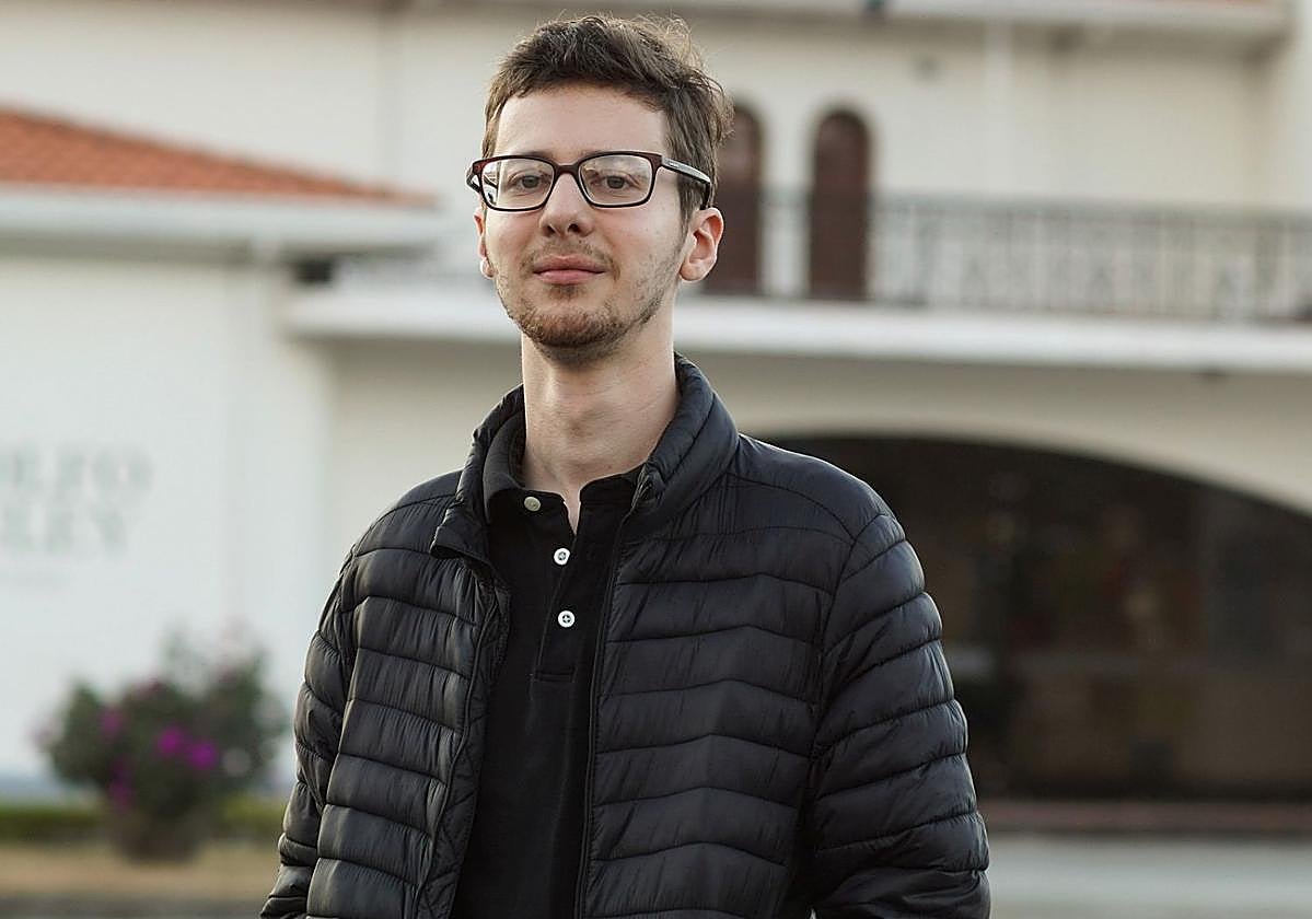 El escritor costarricense Roberto Cambronero gana el Premio de Novela ...