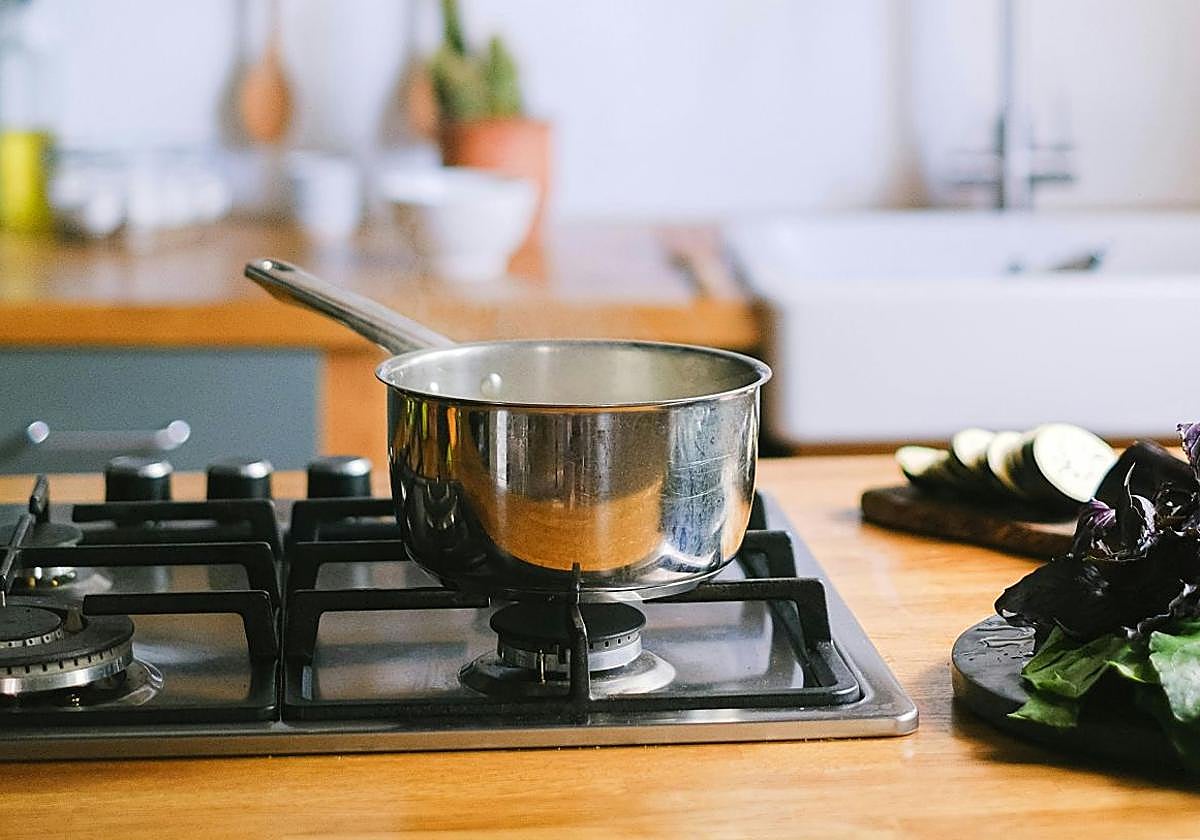 El truco de los italianos para eliminar el olor a comida de la cocina ...