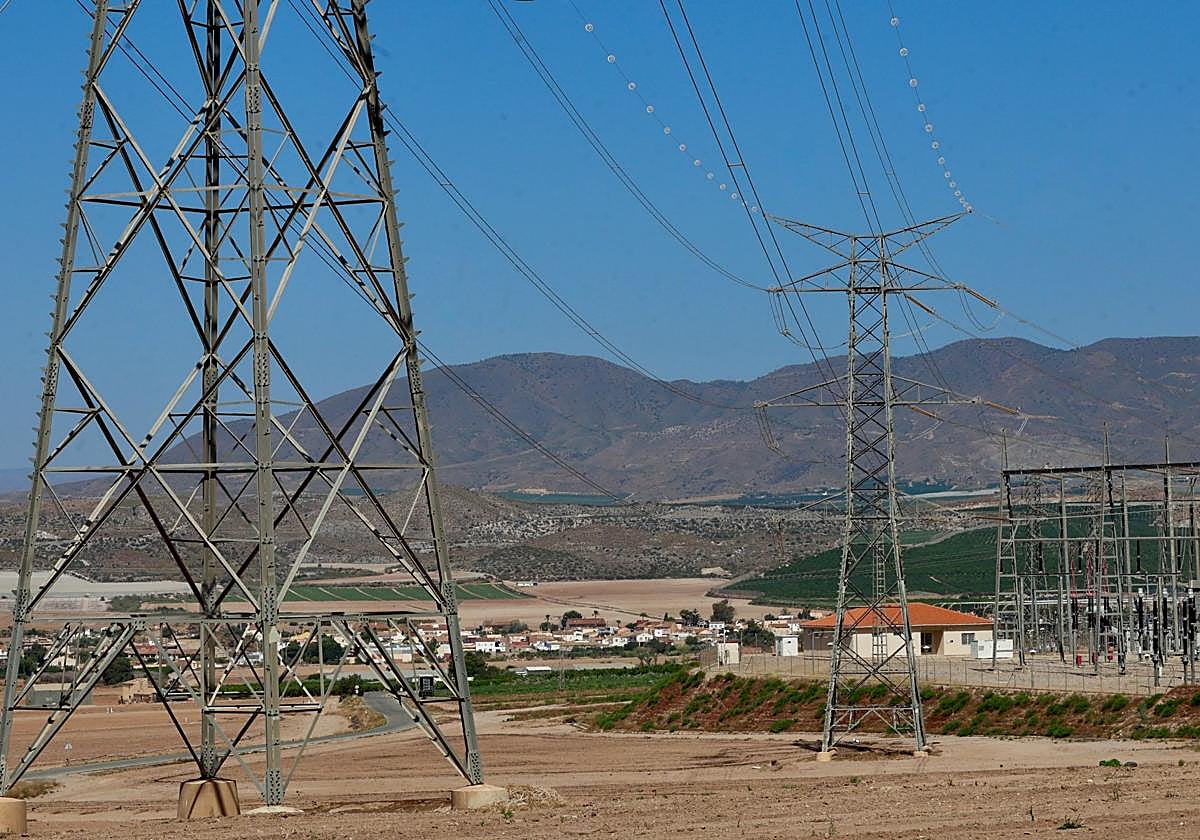 Más control de la tensión en la línea eléctrica Murcia-Almería | La Verdad