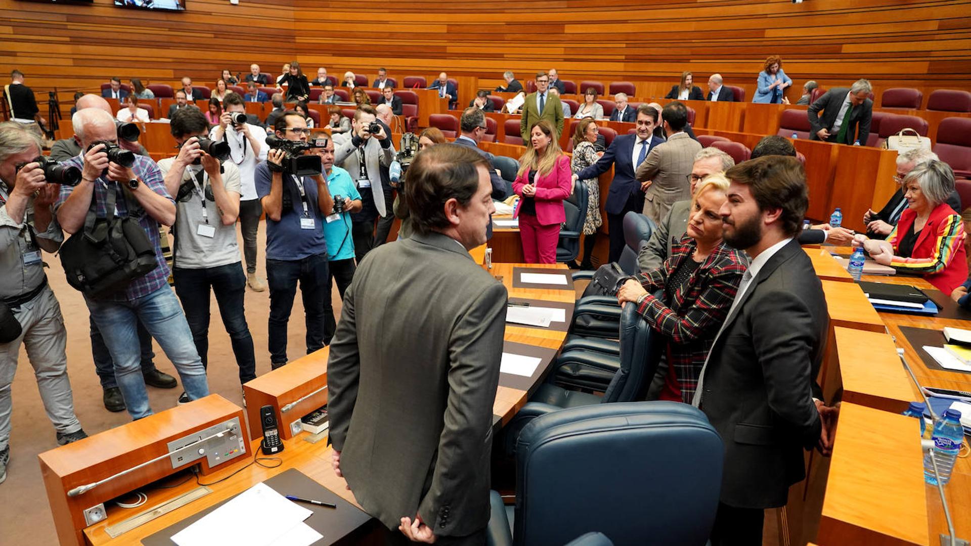 Mañueco exhibe sus políticas moderadas y Tudanca le acusa de ser «el ... Mañueco exhibe sus políticas moderadas y Tudanca le acusa de ser «el ...