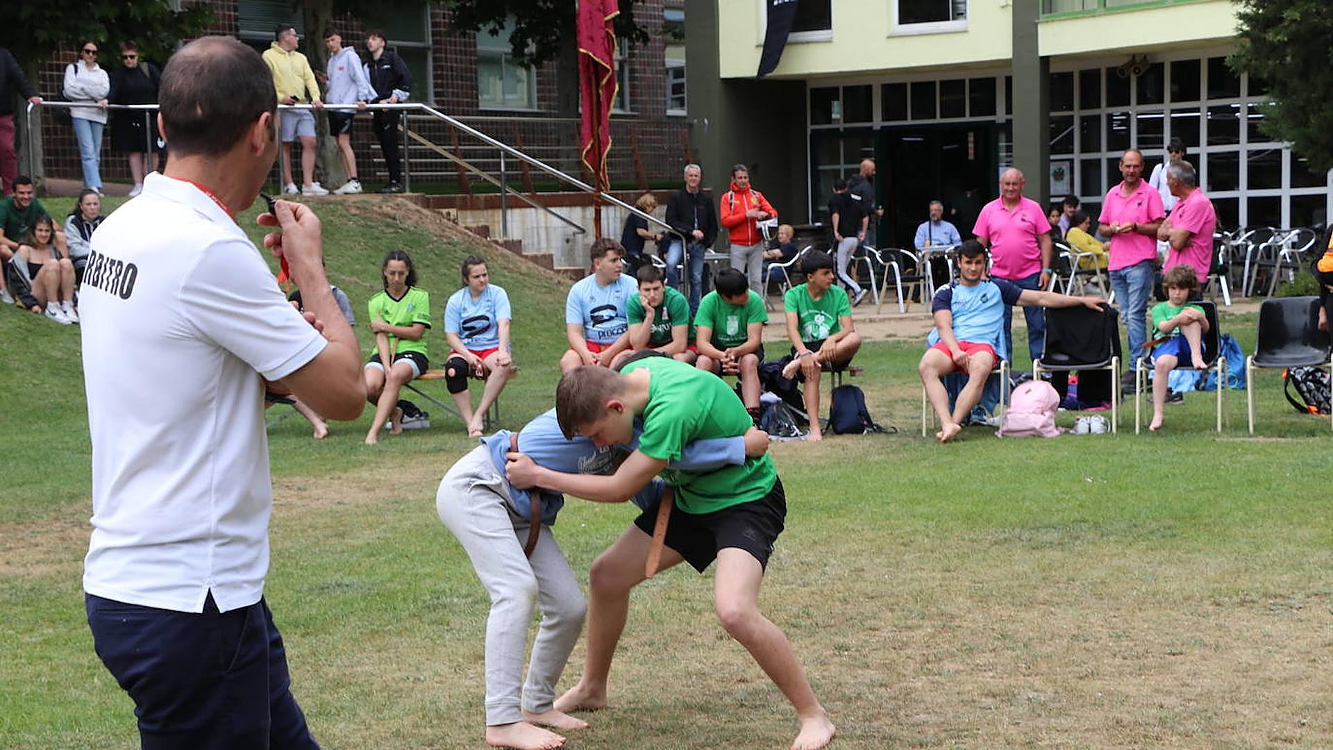 Exhibición de lucha leonesa en el Campus de Vegazana | leonoticias.com