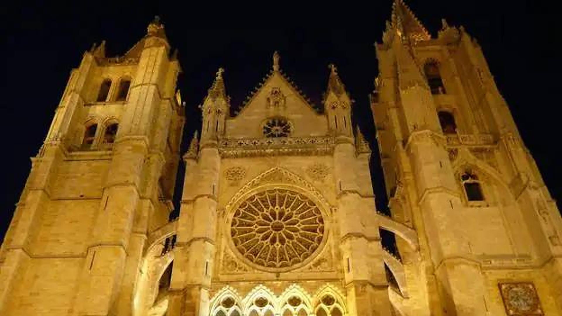 La falta de ofertas aletarga la iluminación artística de la catedral ...