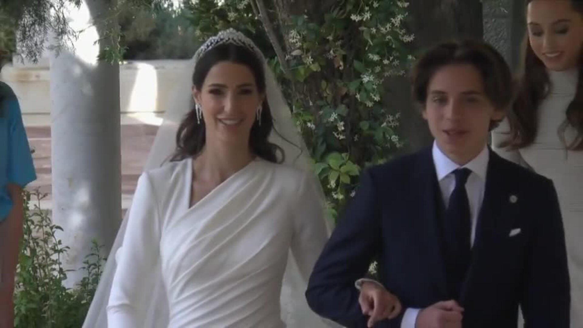 Los reyes eméritos asisten a la boda real de Hussein y Najwa en ...