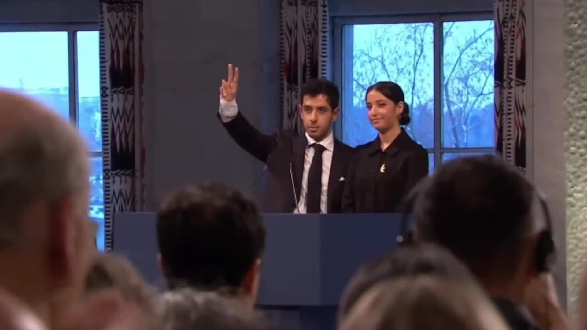 Mohamadi aplaude desde la cárcel al pueblo iraní tras recibir el Nobel ...