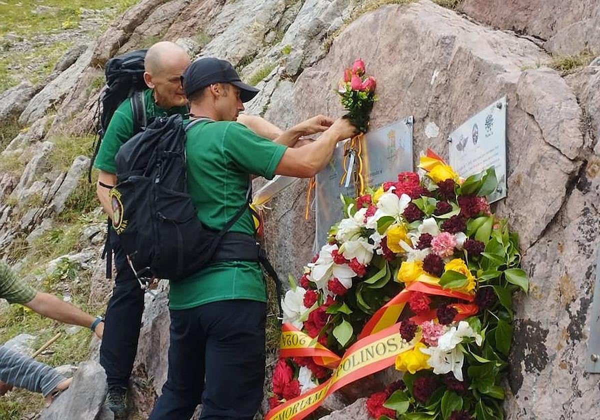 Sentido homenaje en La Polinosa a los agentes fallecidos hace diez años ...