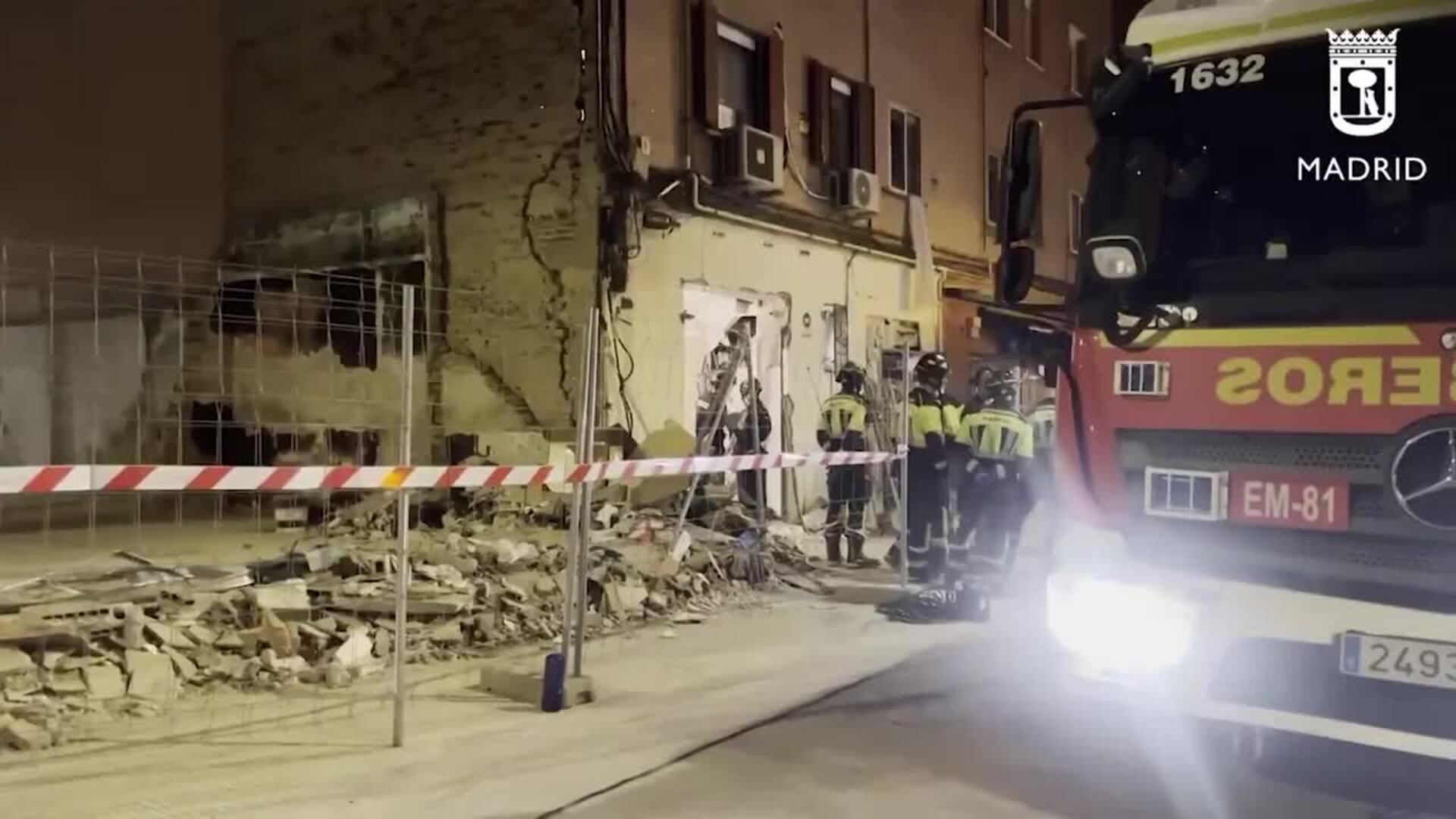 Hallan el cuerpo sin vida de un hombre bajo los escombros de la explosión en un bar en Vallecas ...