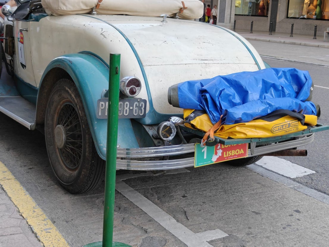 Las imágenes de los coches antiguos que se han parado en León ...