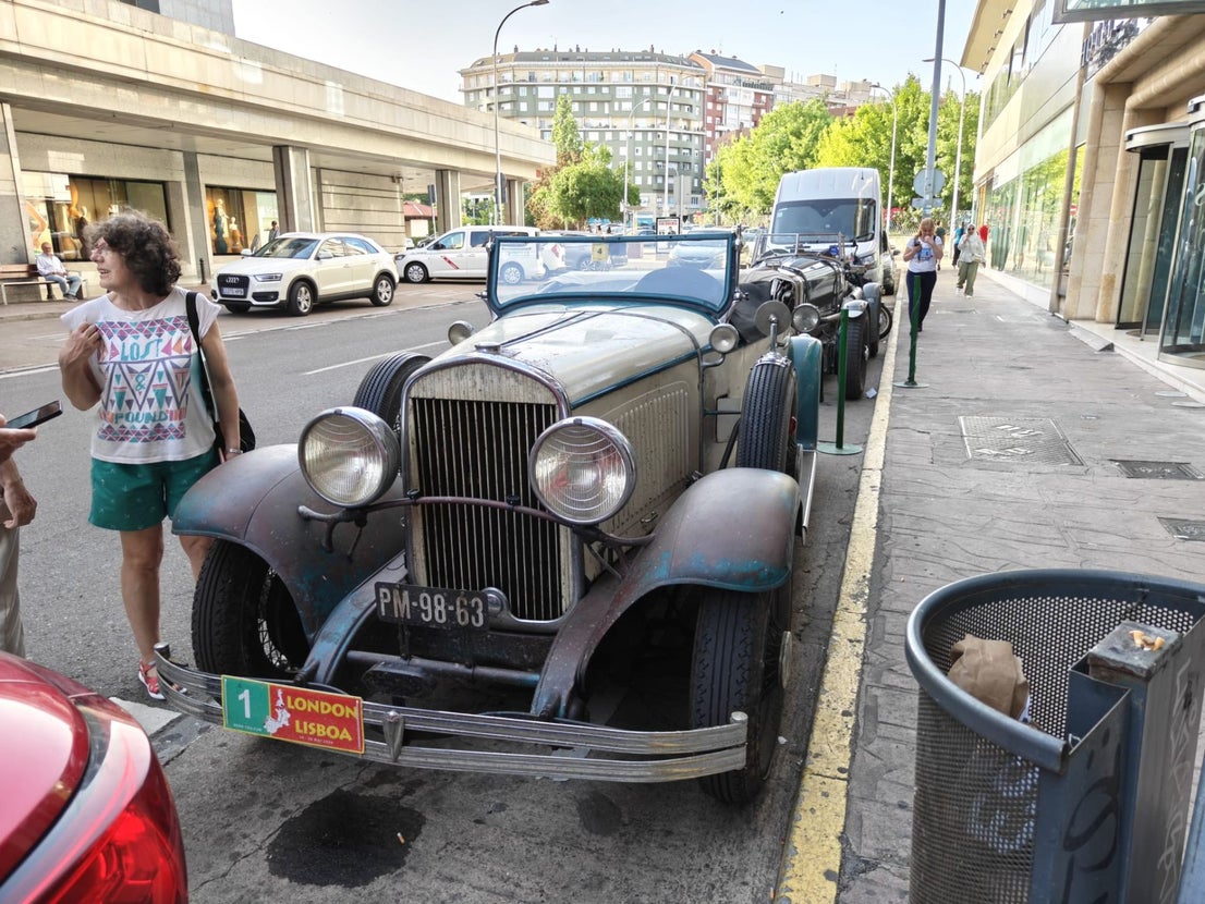 Las imágenes de los coches antiguos que se han parado en León ...