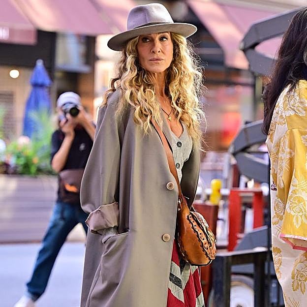 Carrie Bradshaw se ha convertido en una señora de 50 y se atreve con ...