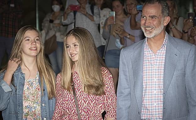 DEBILIDAD POR SUS HIJAS: Así es el rey Felipe como padre: su tierna ...