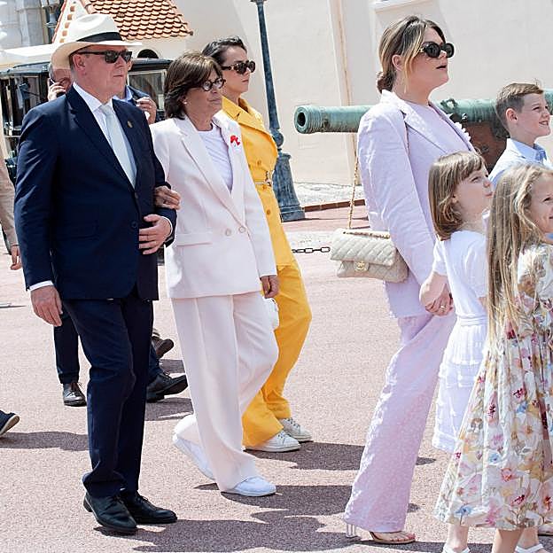 El look de Camille Gottlieb con traje de Mango y sandalias de Zara ...