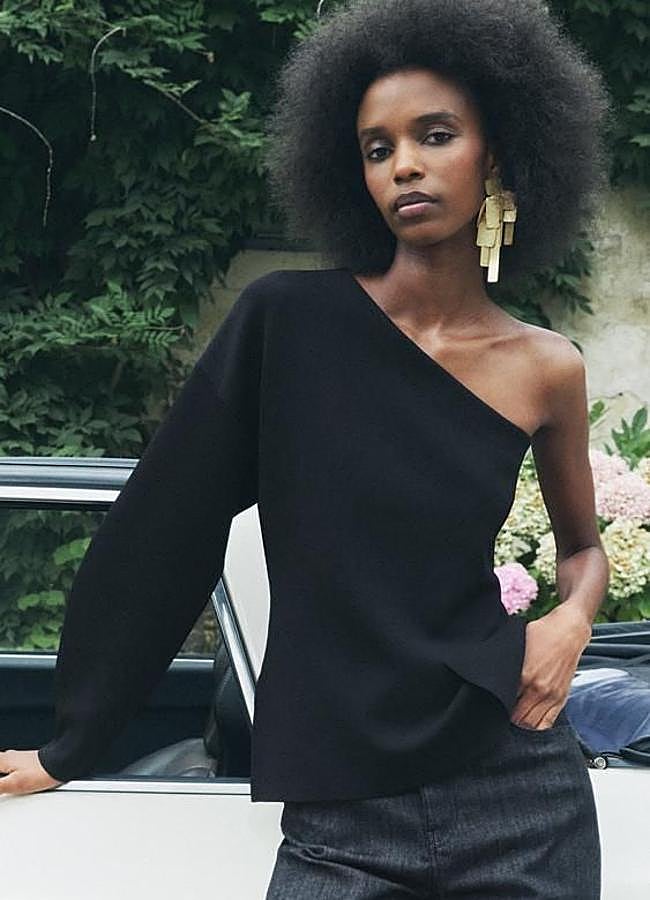 Tops asimétricos que quedan ideales con vaqueros para ir a la última | Mujerhoy