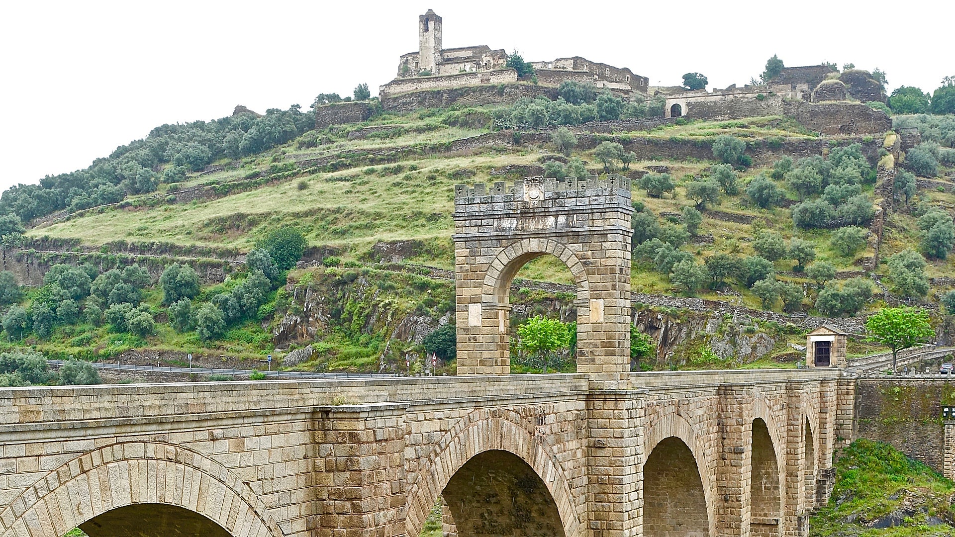 Este es el precioso pueblo de Cáceres que tiene el puente romano más ...