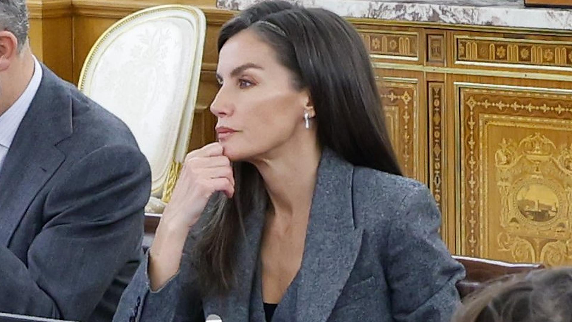 Mango tiene el traje favorito de la reina Letizia que es perfecto para ...