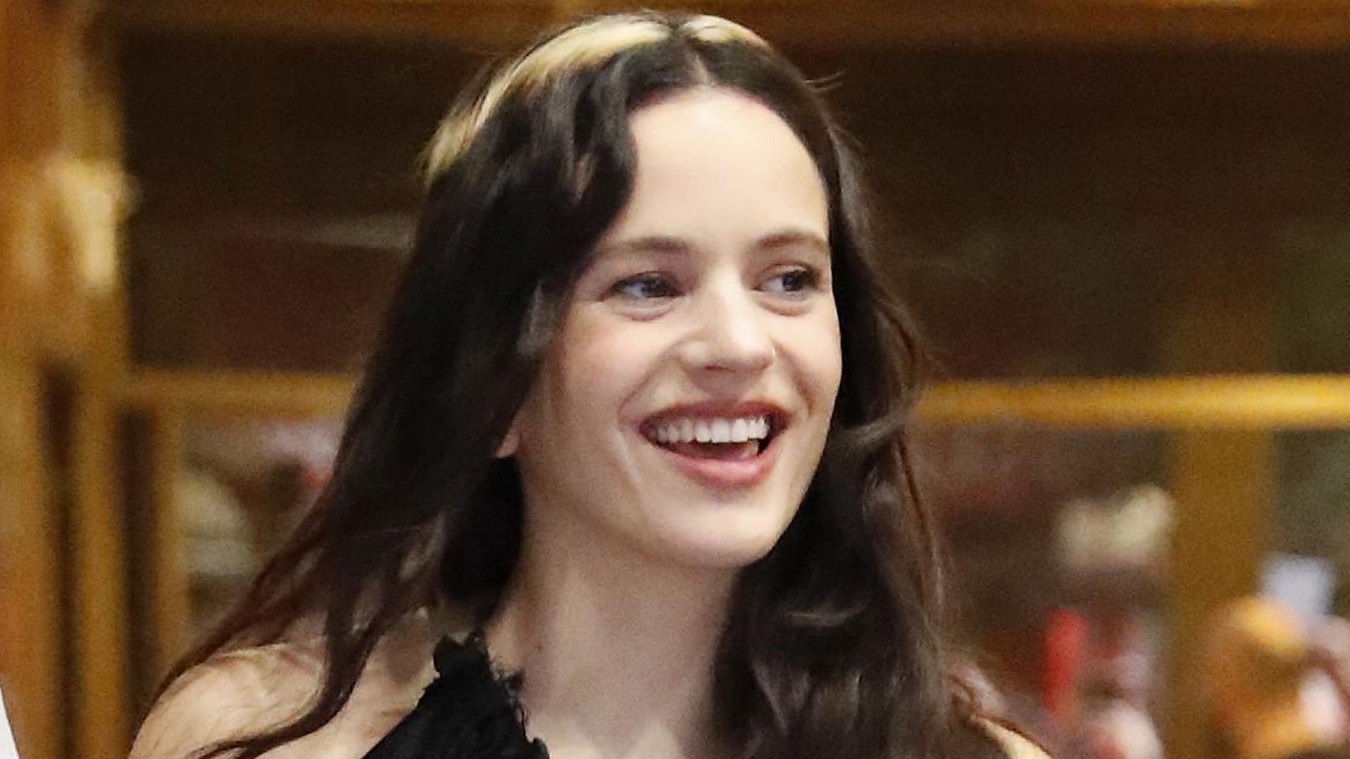 Quién es Loli Bahia, la modelo francesa de origen español íntima de ...