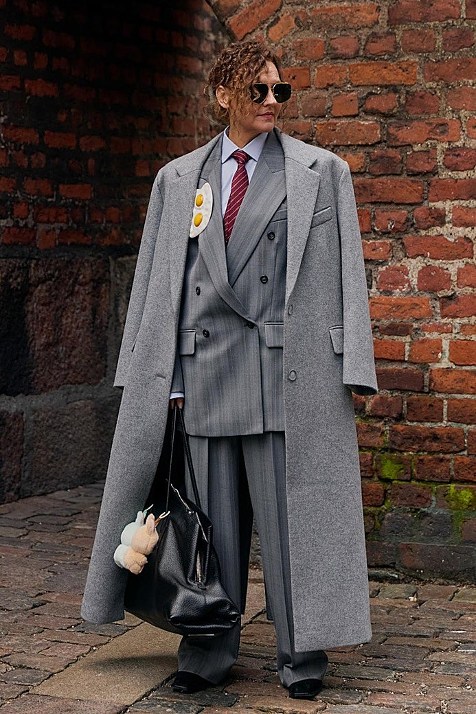 Abrigos grises originales para estilizar looks de invierno a los 50 ...