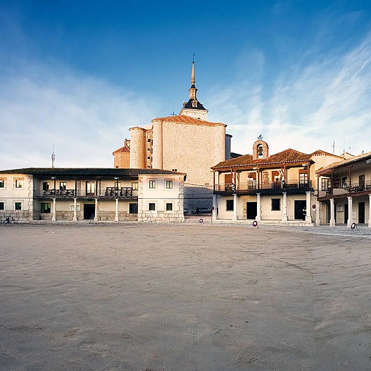 El sorprendente pueblo de Madrid donde se come de lujo: una plaza ...