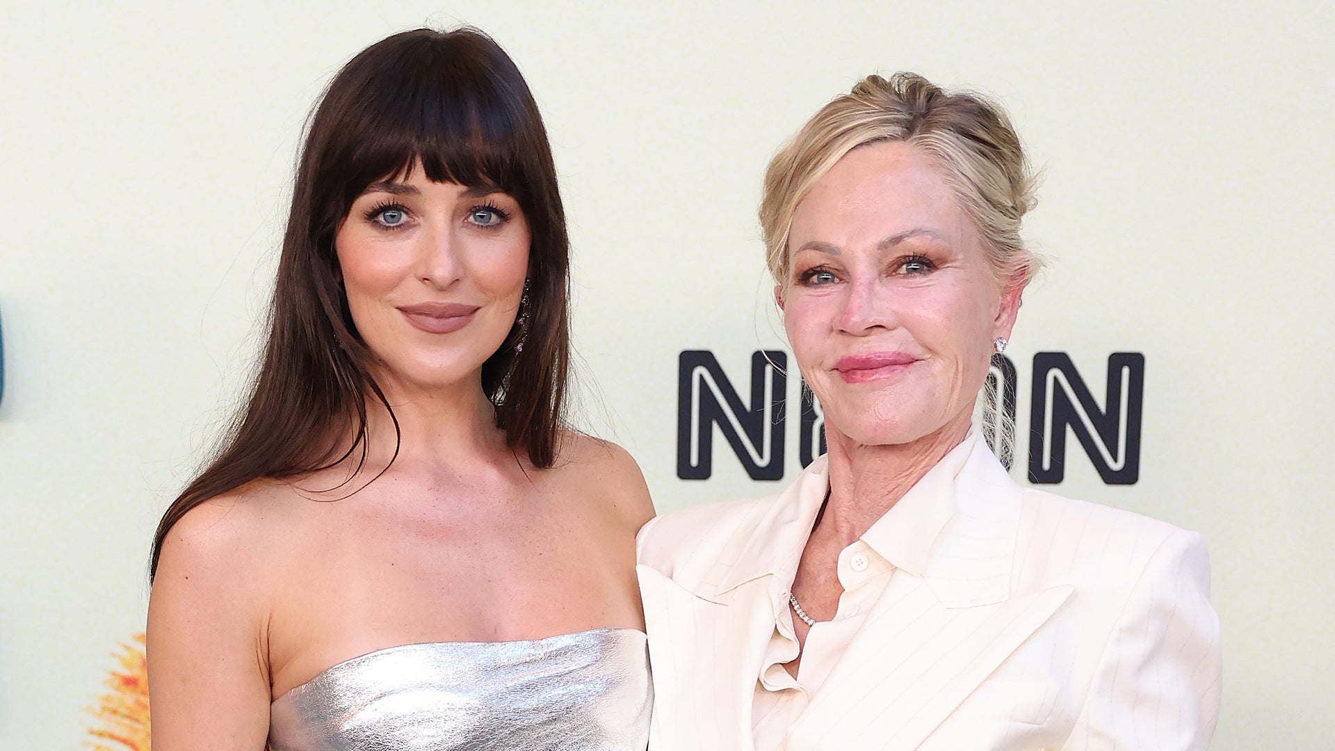 Melanie Griffith debuta como pintora mientras cuida de su madre, la ...