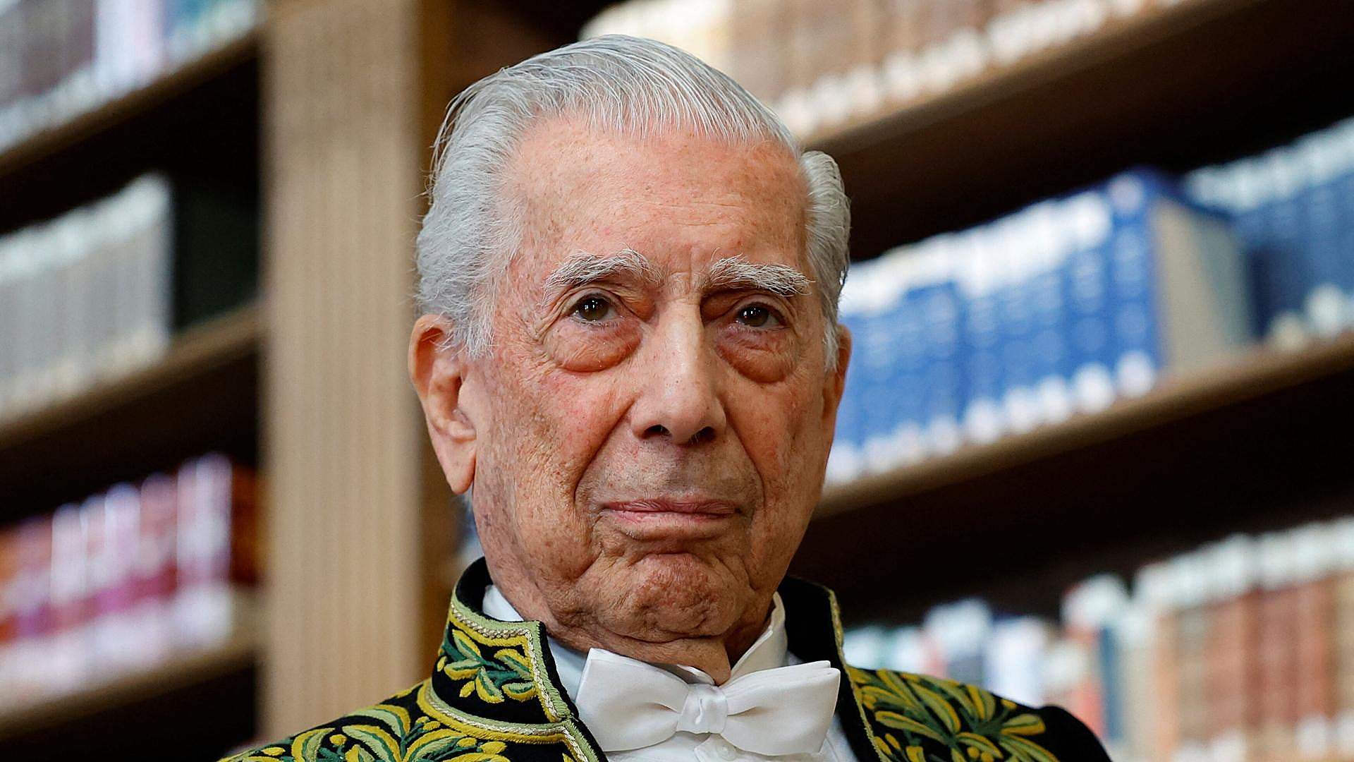 Mario Vargas Llosa recibe el alta tras su ingreso por covid | El Correo