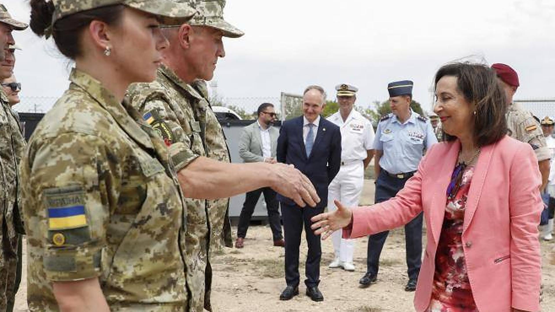 Robles critica el envío de bombas de racimo a Ucrania por parte de ...