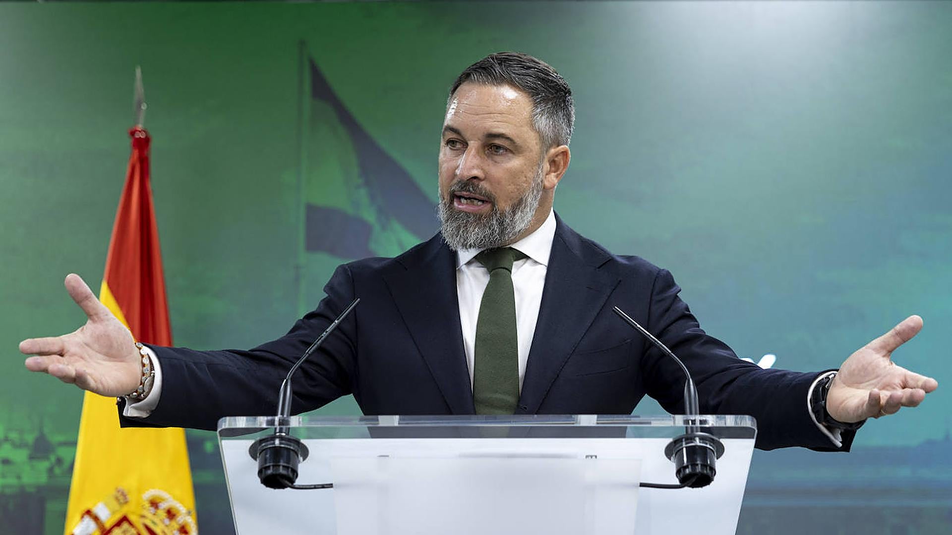 Abascal elogia a Azcón por no cesar a los cargos de Vox que ensalzaron ...
