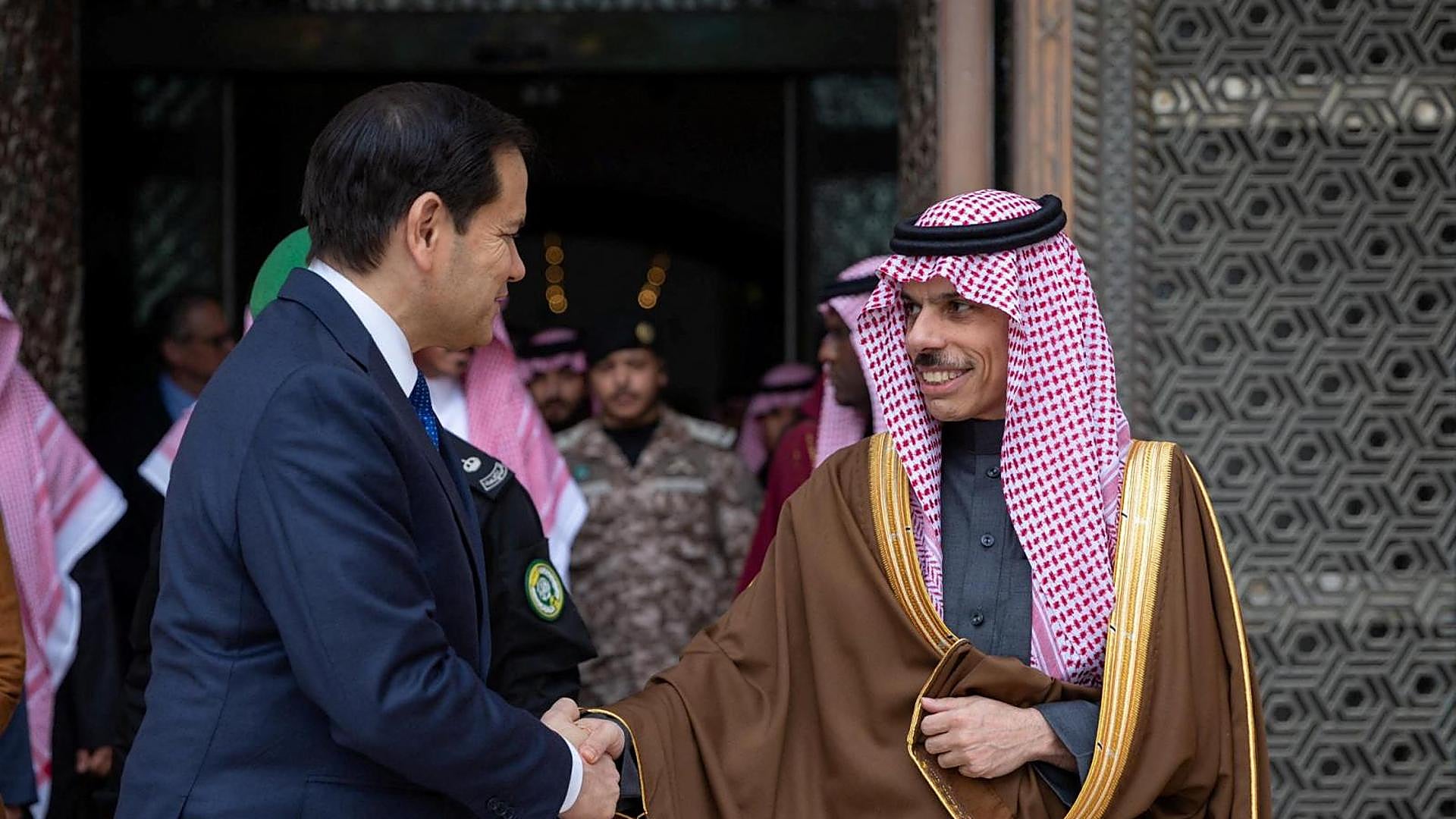 Estados Unidos y Rusia buscan «restablecer» sus relaciones en Riad | Hoy