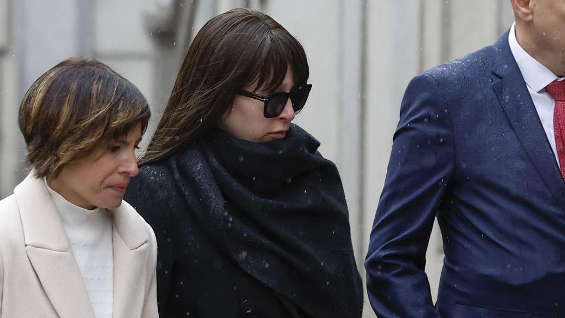 La exnovia de Ábalos admite que cobró sin trabajar de empresas públicas ...