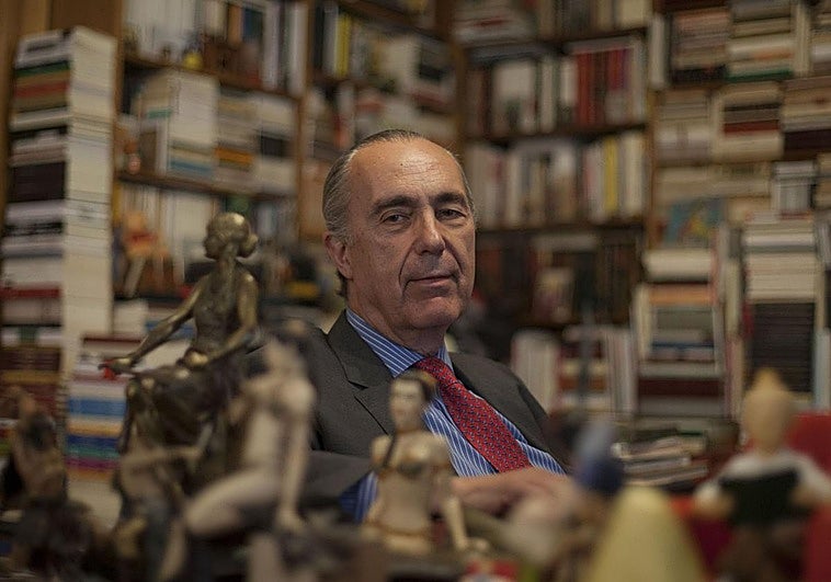 La poesía erudita y filosófica de Luis Alberto de Cuenca merece el Reina Sofía de Poesía | El Correo