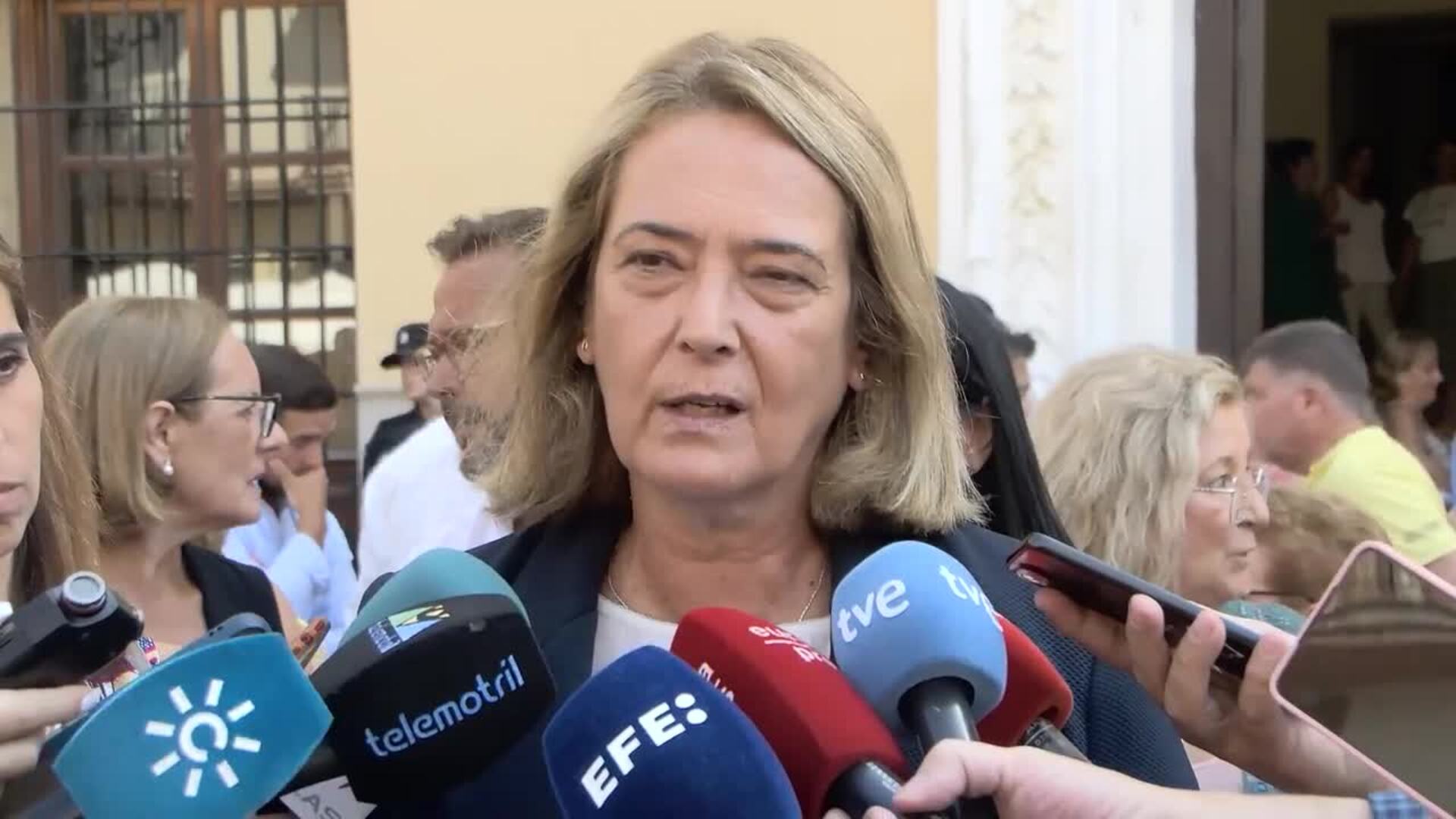 Instituciones Y Vecinos Condenan En Motril Crimen Machista Que Pensaron