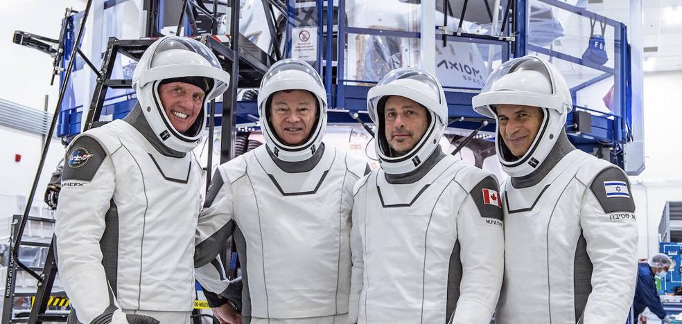 Watch as Spanish astronaut pilots first private space mission to the ...