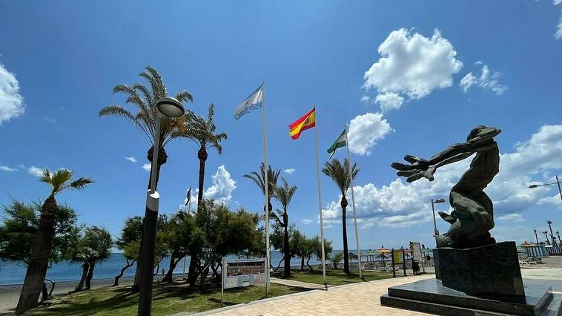 Manilva gets its beaches ready for summer visitors | Sur in English