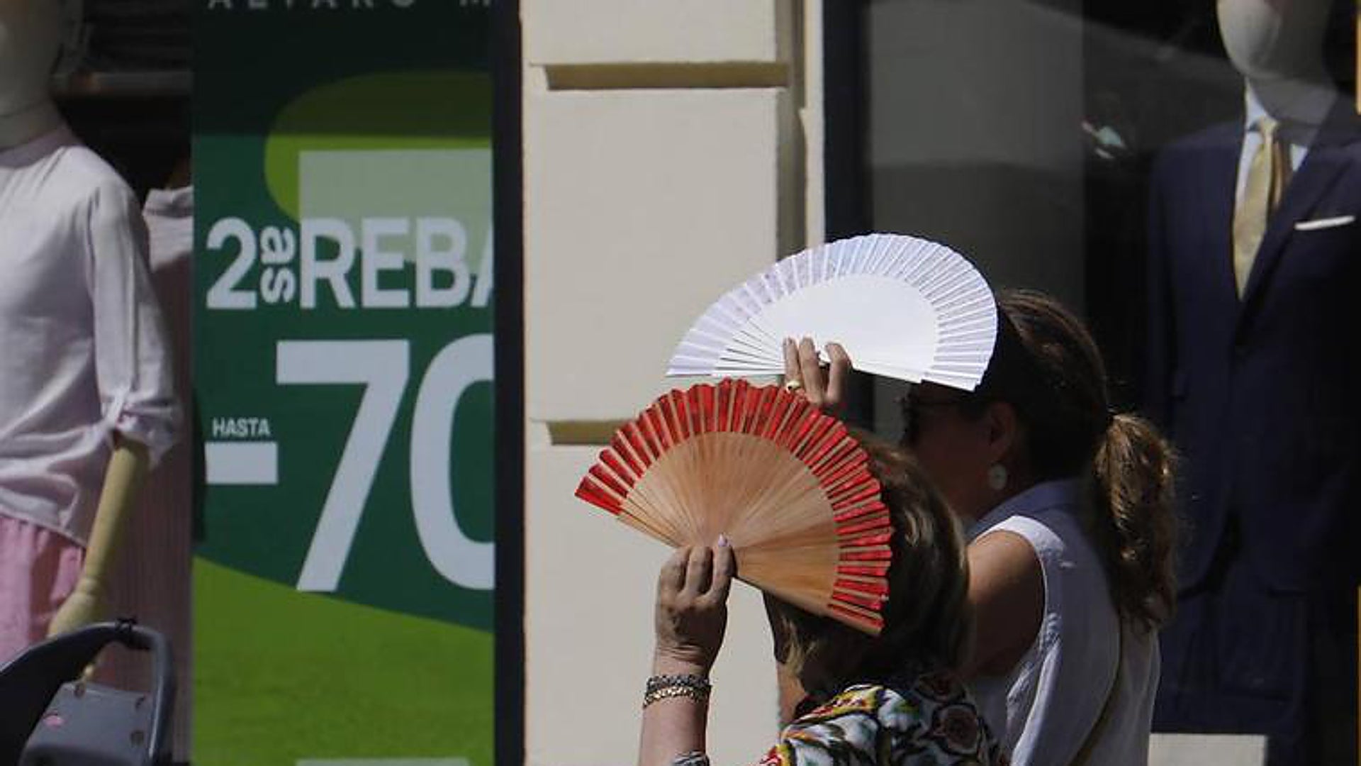 The mysterious but expressive language of the fan in Spain explained ...