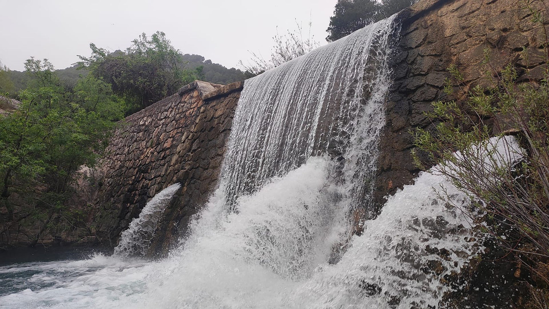 Video: This is how the province's river Turón is running after the ...