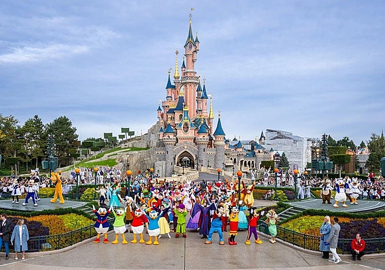 Around 7,000 jobs up for grabs at Disneyland Paris as casting call is ...