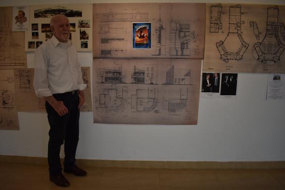 The secret life of a film set maker | Sur in English