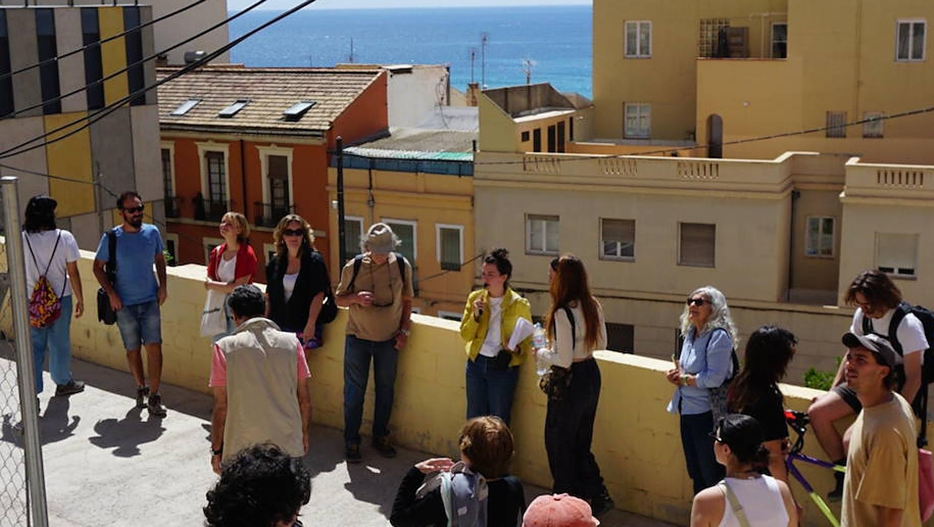 'Socavar los anhelos', una mirada artística sobre el Benacantil ...