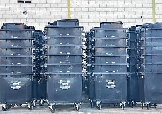 Villena repone 65 nuevos contenedores de basura en sus calles ...