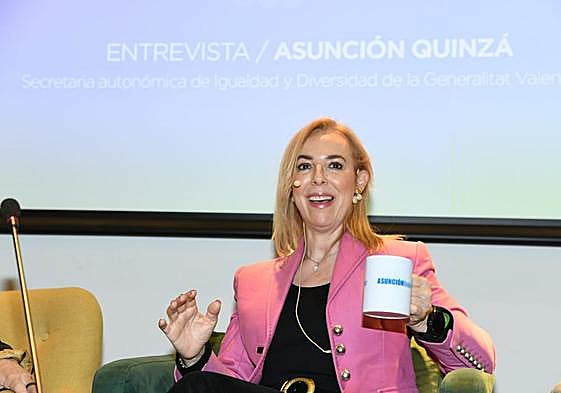 Asunción Quinzá toma su té en la taza de TodoAlicante | TodoAlicante