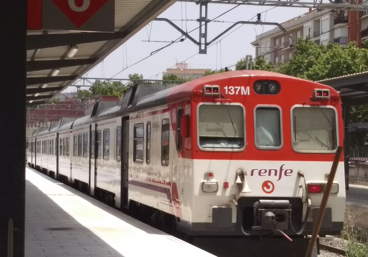 Un tren arrolla a un vehículo en la vía entre Alcoi y Xàtiva | TodoAlicante