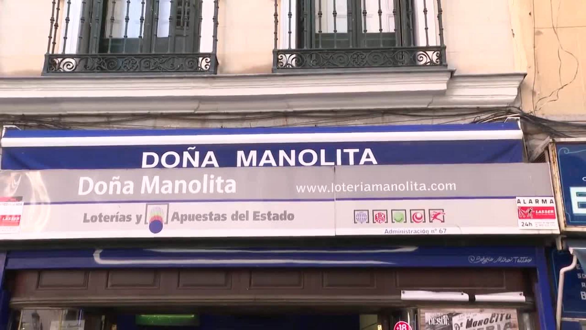 Colas en la administración de lotería de Doña Manolita un día antes del ...